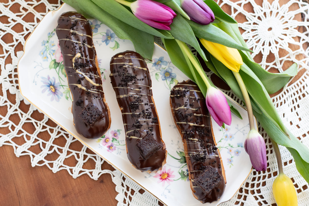 Classic Vanilla Bean Éclair with Chocolate Glaze – Pan Chancho Bakery